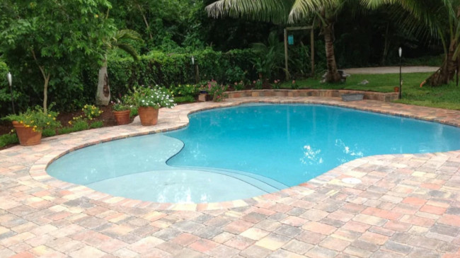 Salt Water Pools vs. Chlorine Pools: Key Differences You Need to Know ...
